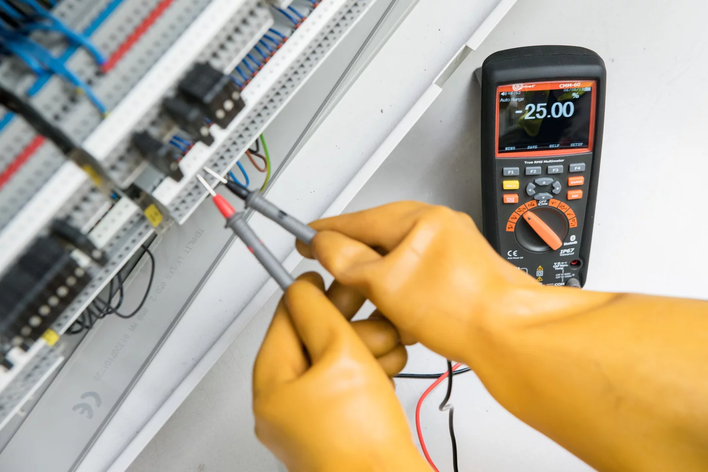 Advanced Industrial Multimeter CMM-60 - Highest Quality & Safety - www ...